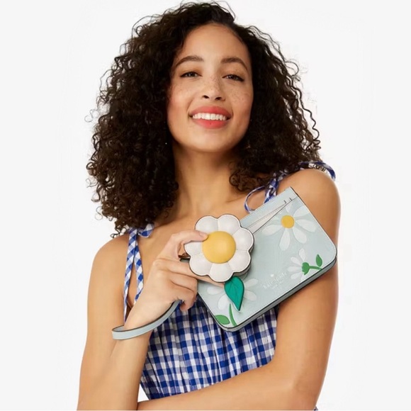 kate spade | Bags | Kate Spade Day Tripper Daisy Floral Triple Wristlet ...